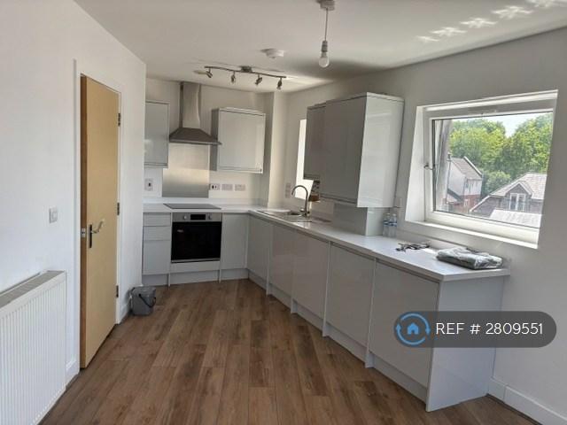 Popley, Basingstoke, RG24 2 bed flat to rent £1,275 pcm £294 pw