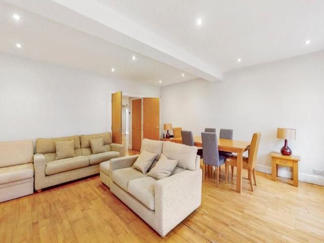 Poppins Court, EC4A 2 bed apartment to rent £3,400 pcm £785 pw