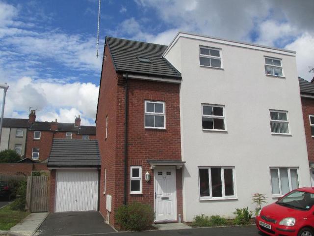 Poppleton Close 7 bed end of terrace house to rent £2,995 pcm £691 pw