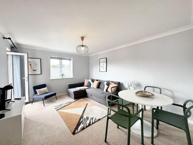 Poppleton Close, Coventry CV1, 2 bed flat to rent, £1,150 pcm | PrimeLocation