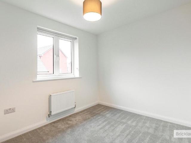 Poppy Way, Northampton 3 bed semi detached house to rent £1,550 pcm £358 pw