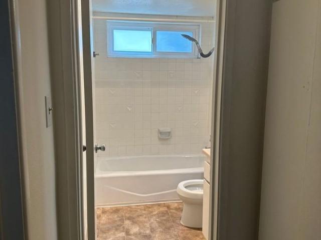 Port Au Fina Saratoga Ave. 1 Bedroom Apartment for Rent at 5055 Saratoga Ave, San Diego, CA 92107 Ocean Beach