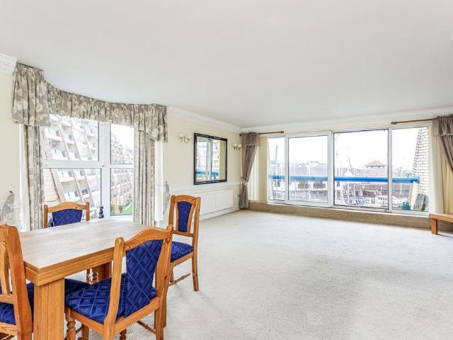 Port Way, Portsmouth, PO6 2 bed flat to rent £1,550 pcm £358 pw