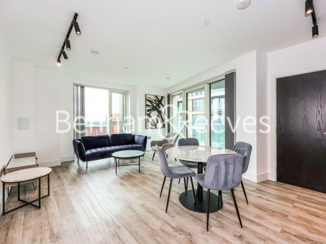 Portal Way, Acton W3, 2 bed flat to rent, £2,600 pcm | PrimeLocation