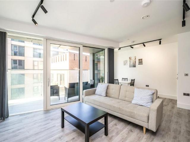 Portal Way, London W3 1 bed flat to rent £2,150 pcm £496 pw