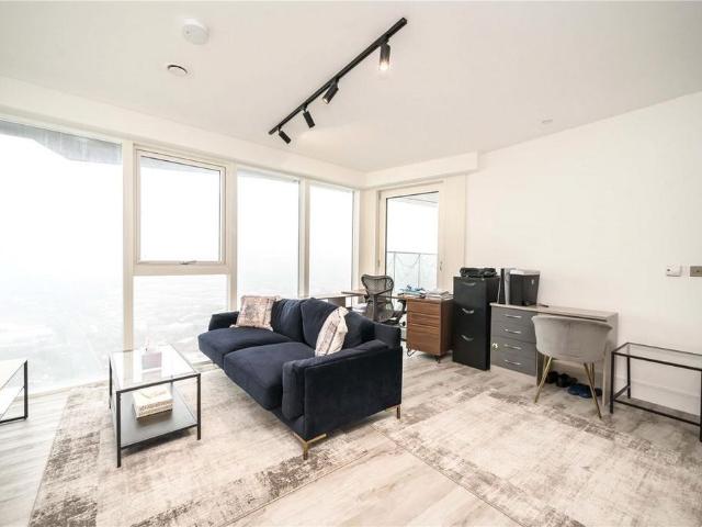 Portal Way, London W3 1 bed flat to rent £2,250 pcm £519 pw