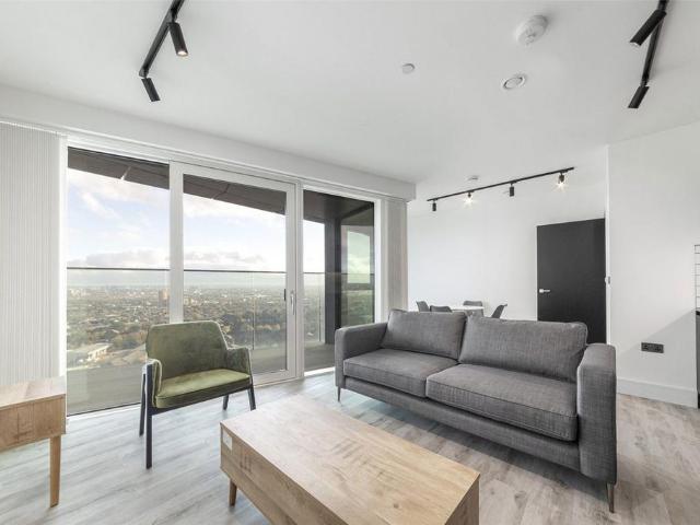 Portal Way, London W3 1 bed flat to rent £2,300 pcm £531 pw