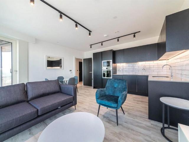 Portal Way, London W3 1 bed flat to rent £2,300 pcm £531 pw