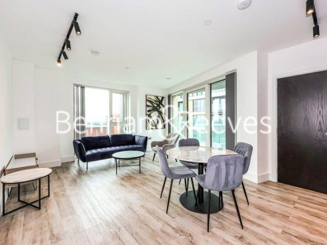 Portal Way, London W3, 2 bed flat to rent, £2,600 pcm | PrimeLocation