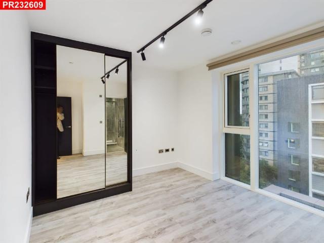 Portal Way, London W3, 2 bed flat to rent, £2,799 pcm | PrimeLocation