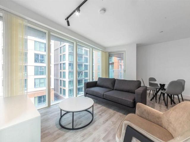Portal Way, London W3 2 bed flat to rent £2,800 pcm £646 pw