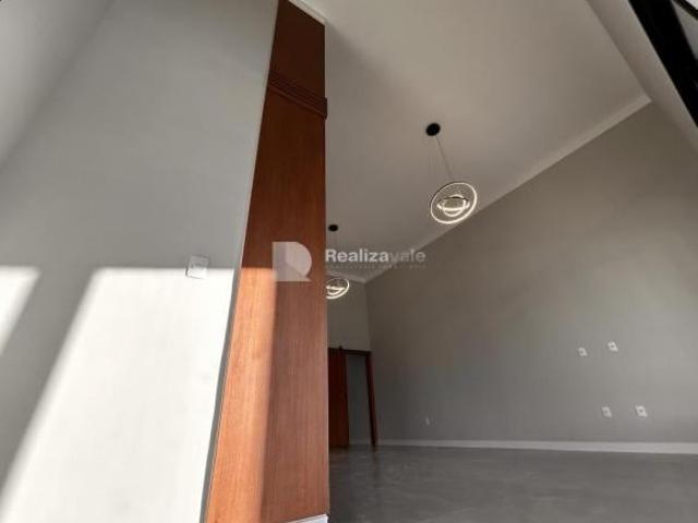 Porteira Fechada em Planejados: Casa Térrea com 3 Dorms + Escritório e Piscina