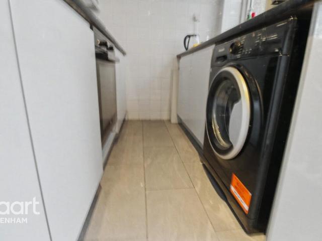 Porters Avenue, DAGENHAM 3 bed terraced house to rent £1,900 pcm £438 pw