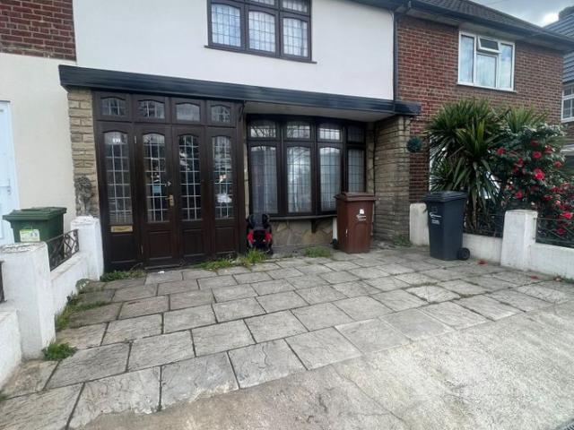 Porters Avenue, Dagenham RM9, 5 bed terraced house to rent, £3,000 pcm | PrimeLocation