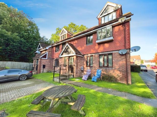 Porters Close, Petteridge Lane, Matfield, Tonbridge TN12, 2 bed flat to rent, £1,300 pcm | PrimeLocation