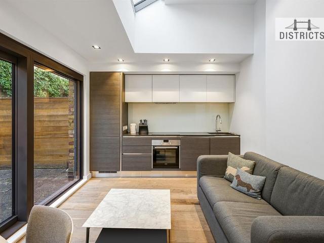 Porteus Place, Clapham SW4, 1 bed flat to rent, £2,297 pcm | PrimeLocation