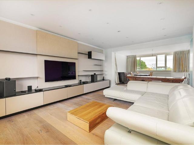 Portinscale Road, Putney, London, SW15 2 bed penthouse to rent £3,200 pcm £738 pw