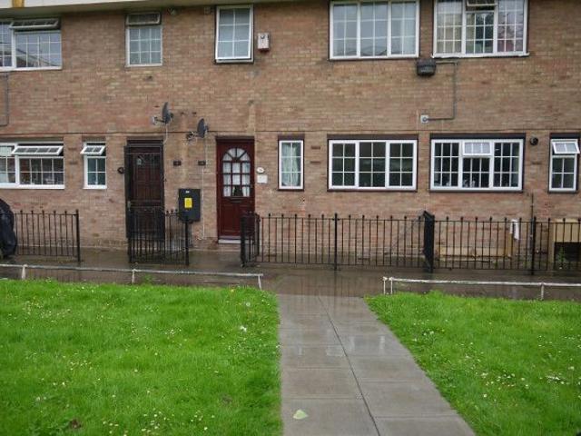 Portia Way, Mile End, London E3, 4 bed maisonette to rent, £3,250 pcm | PrimeLocation
