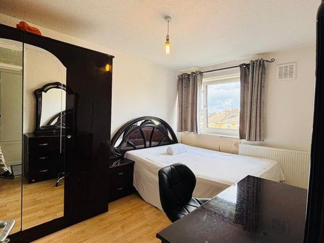 Portia Way, London E3, 3 bed maisonette to rent, £2,990 pcm | PrimeLocation
