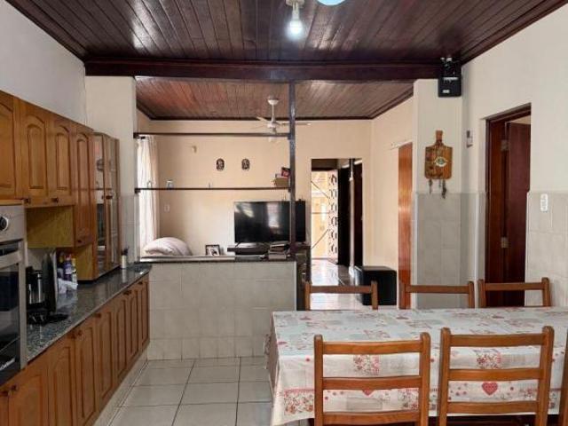 Porto Feliz Casa com 3 Quartos e 2 banheiros