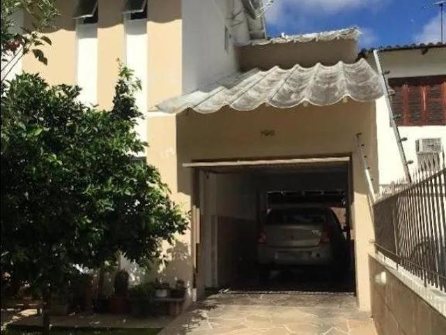 PORTO NOBRE VENDE Casa com 6 dormitórios por R$ 690.000 Jardim Itu Sabará Porto Alegre/RS