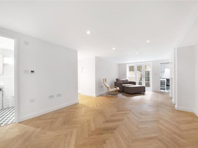 Portobello Road, London Studio to rent £2,297 pcm £530 pw