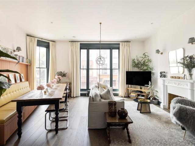 Portobello Road, London, W10 2 bed penthouse to rent £6,933 pcm £1,600 pw