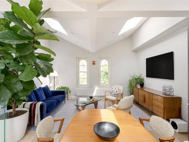 Portobello Road, London W11, 2 bed flat to rent, £13,000 pcm | PrimeLocation