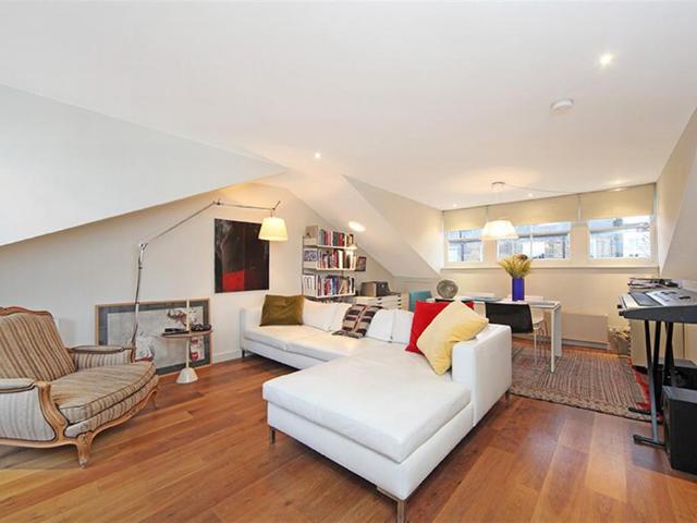 Portobello Road, London, W11 2 bed flat to rent £8,667 pcm £2,000 pw