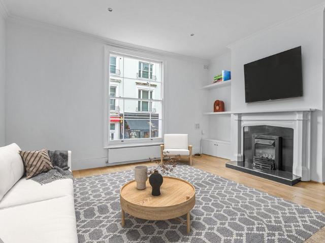 Portobello Road, London W11 3 bed flat to rent £5,200 pcm £1,200 pw