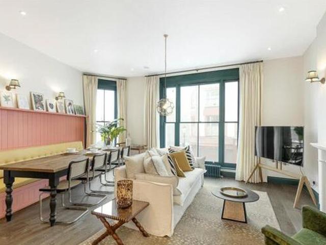 Portobello Road, London, 2 Bedroom Maisonette