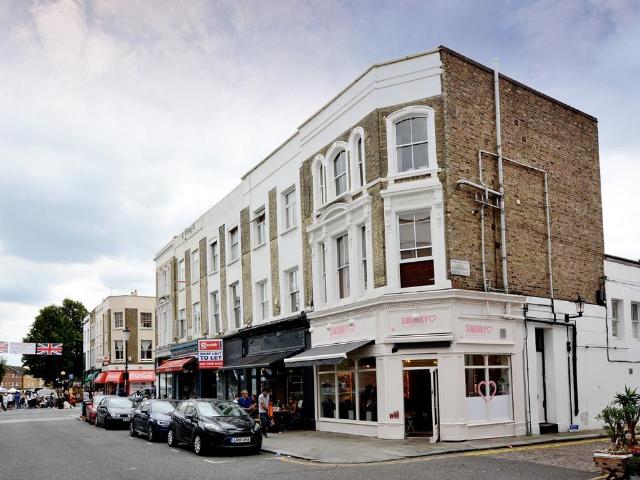 Portobello Road, Notting Hill, London. 1 bed flat to rent £2,100 pcm £485 pw