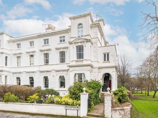 Portland Terrace, Richmond TW9, 2 bed flat to rent, £6,350 pcm | PrimeLocation