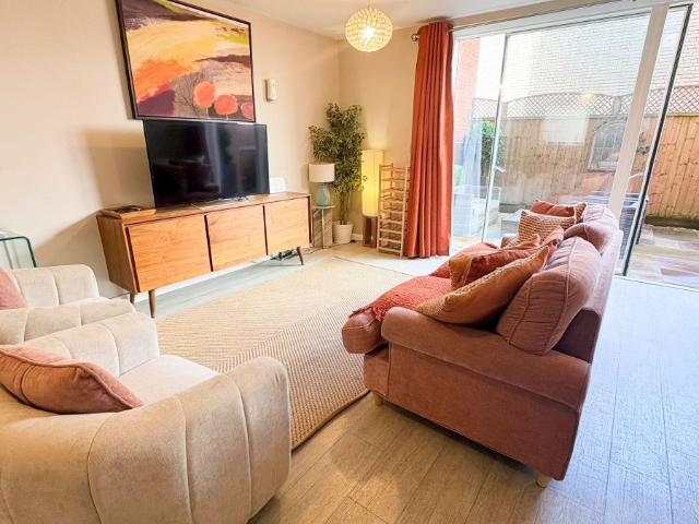 Portland View, Bishop Street, Bristol BS2, 3 bed terraced house to rent, £3,500 pcm | PrimeLocation