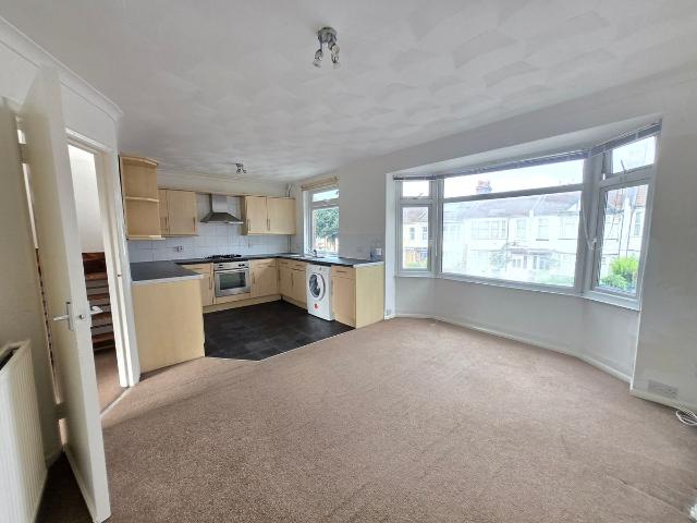 Portland Villas, Hove BN3, 2 bed maisonette to rent, £1,800 pcm | PrimeLocation