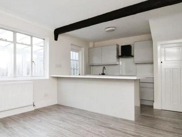 Portland Wines, 4 Bywood Avenue, London, CR0 7RA, United Kingdom | 4 bed house for rent #138596075 | Rentberry
