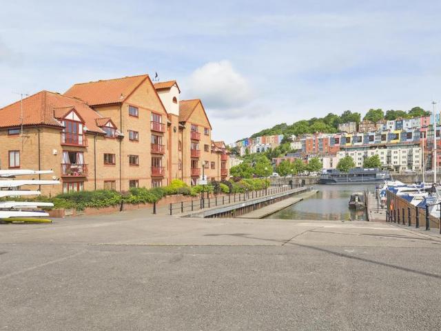 Portland Court, Baltic Wharf, BS1 2 bed flat to rent £1,600 pcm £369 pw