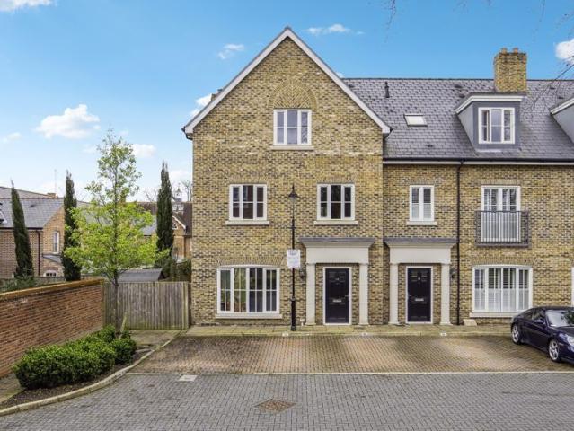 Portland Crescent, Marlow SL7, 4 bed end terrace house to rent, £3,850 pcm | PrimeLocation