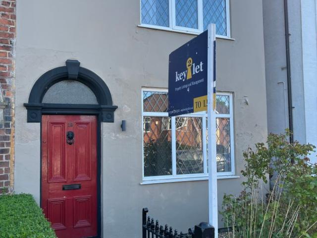Portland Drive, Stoke On Trent ST7, 2 bed cottage to rent, £900 pcm | PrimeLocation