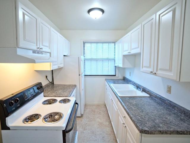 Portland Flats 1 Bedroom Apartment for Rent at 1572 Portland Ave, St. Paul, MN 55104 Snelling Hamline
