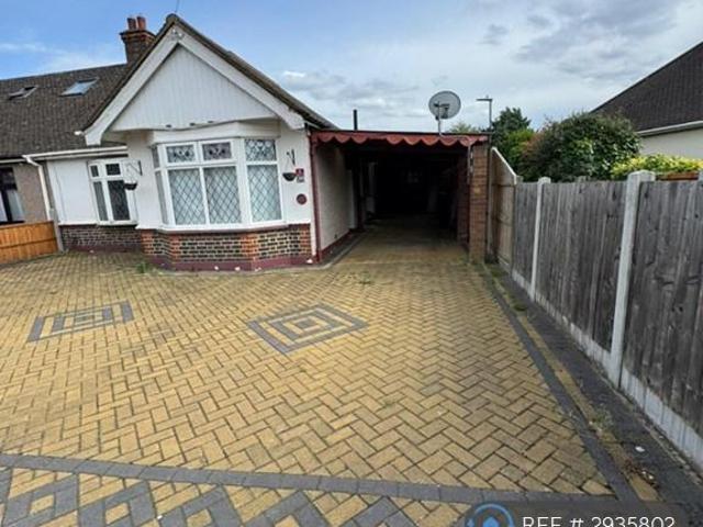 Portland Gardens, Romford, RM6 2 bed bungalow to rent £2,050 pcm £473 pw