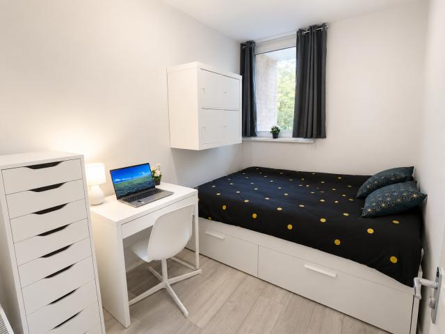 Portland Grove – Room 2