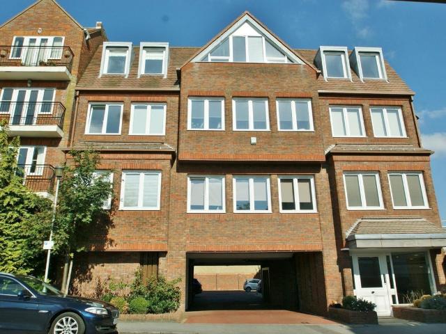Portland House, Station Road, Gerrards Cross, Buckinghamshire SL9, Studio to rent, £1,100 pcm | PrimeLocation