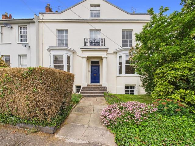 Portland Place West, Leamington Spa. 2 bed apartment to rent £1,195 pcm £276 pw