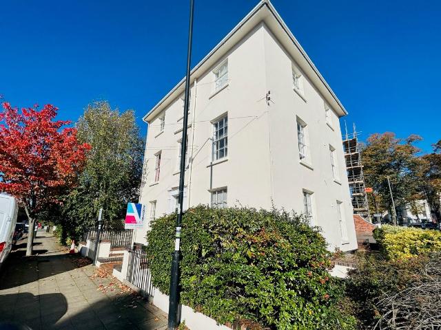 Portland Place East, Leamington Spa CV32, 1 bed flat to rent, £900 pcm | PrimeLocation