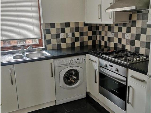 Portland Place, Epsom KT17, 1 bed flat to rent, £1,350 pcm | PrimeLocation