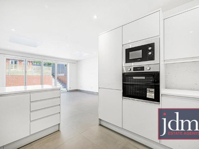Portland Road, Bromley, BR1 4 bed end of terrace house to rent £2,900 pcm £669 pw