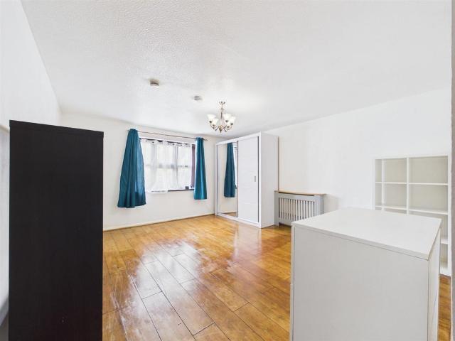 Portland Road, London 2 bed house to rent £2,100 pcm £485 pw
