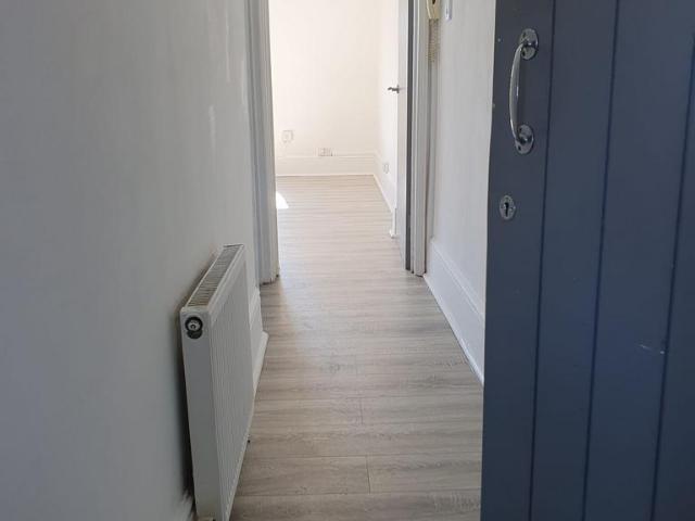 Portland Road, London SE25 1 bed flat to rent £1,399 pcm £323 pw