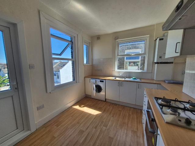 Portland Road, London SE25, 2 bed flat to rent, £1,650 pcm | PrimeLocation